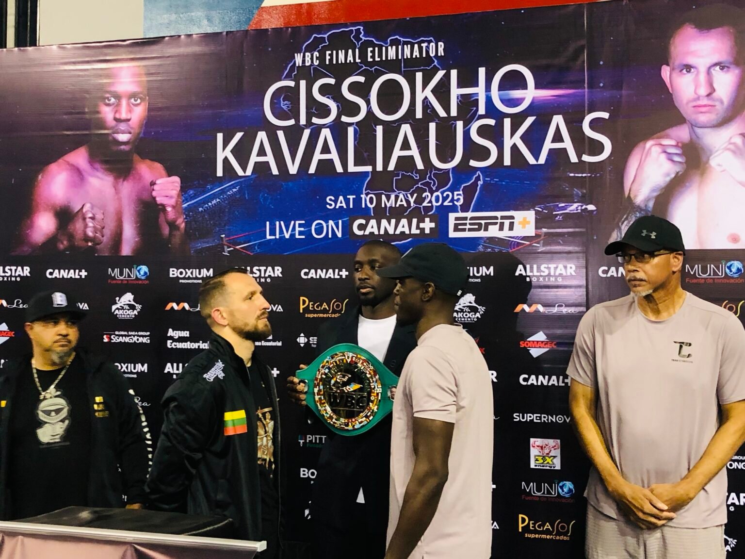 Protagonistas del combate internacional calientan motores en la rueda ...